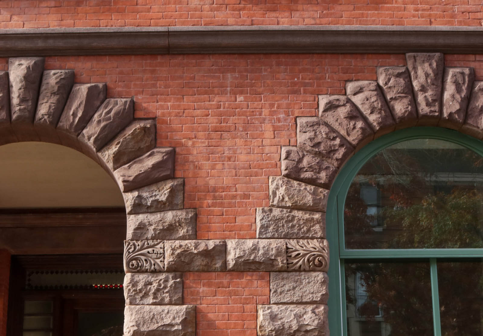 Brownstone Brooklyn: The Rise of the Brownstone in New York