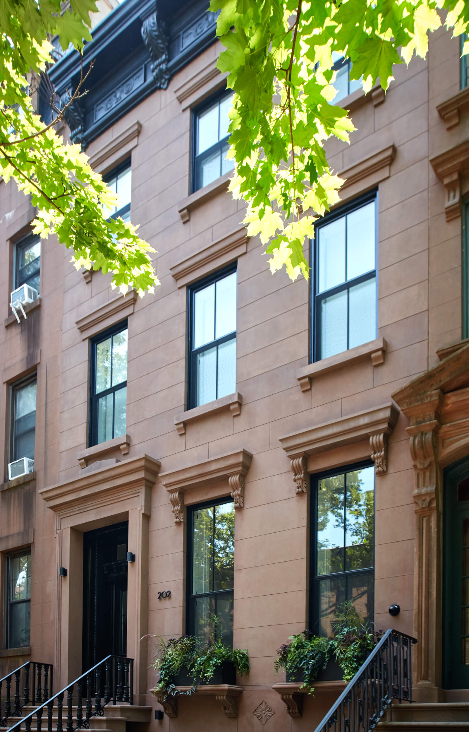 The Insider: Carroll Gardens Townhouse Reborn With Both Traditional and ...