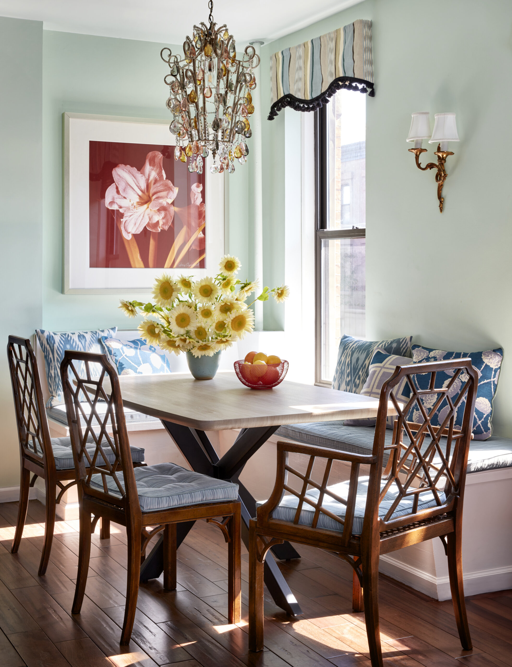 The Insider: Exuberant Color, Eclectic Furnishings Enliven Young ...