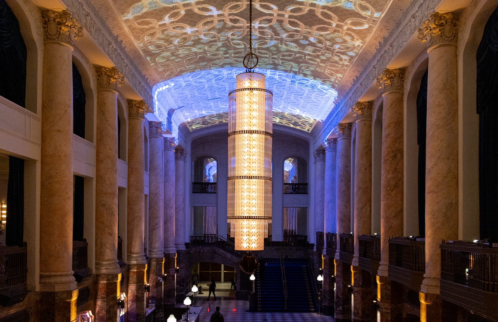 Brooklyn Paramount Opens With Original Baroque Extravagance, Modern Touches