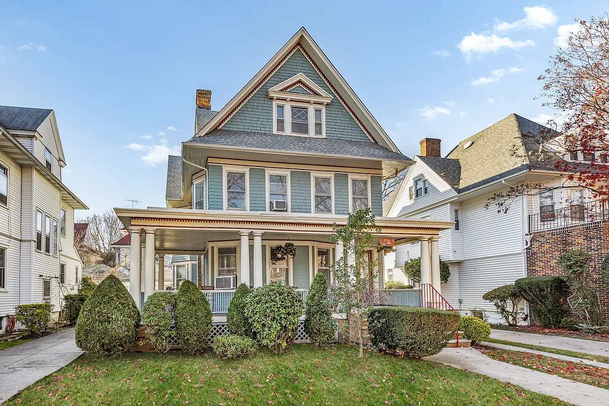 Brooklyn Open Houses: Fiske Terrace Standalone With a Garage